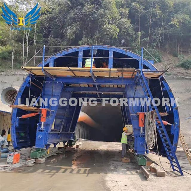 Steel Hydraulic Tunnel Lining Trolley For Railway Tunnel Construction ...